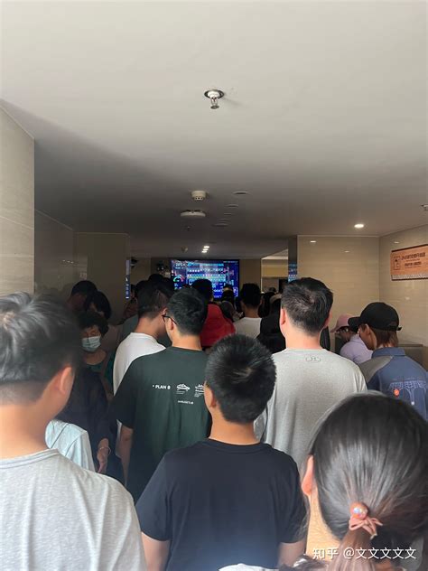 男女性厕所排队现象 知乎