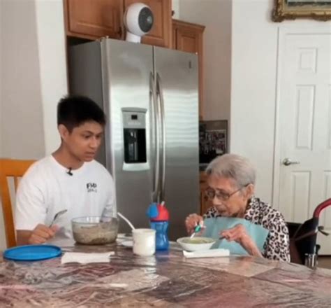 Nipi Kujdeset Gjithe Kohen Per Gjyshen Dhe Nuk E La Qe Te Shkonte Tek