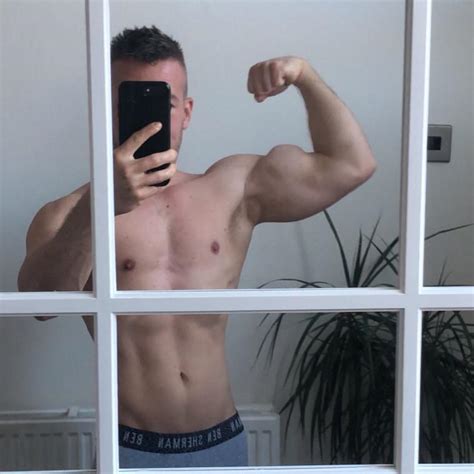 My Bicep Peak R Malebiceps