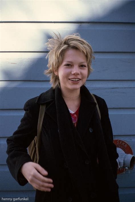 Pin On Dawsons Creek Michelle Williams Michelle Williams Style