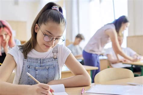 У МОН розповіли яку форму освіти обирають українські школярі за кордоном Патріот Донбасу