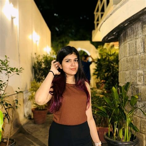 Vedika Khandelwal Email Address And Phone Number Freecharge Associate