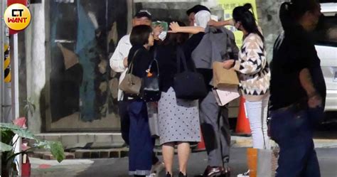 朋友變情人1／張天霖、洪小鈴戀愛ing！十指緊扣牽牢牢共赴吳奇隆聚會 娛樂 Ctwant