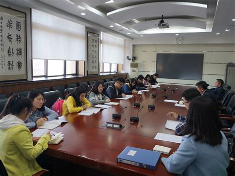 学校召开学生党支部书记座谈会