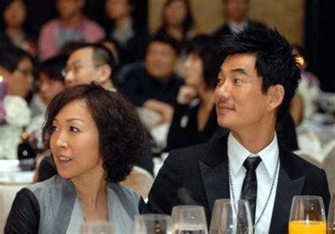 任贤齐老婆tina颜值确实不敢恭维，但身材值得点赞，两人也很恩爱tian