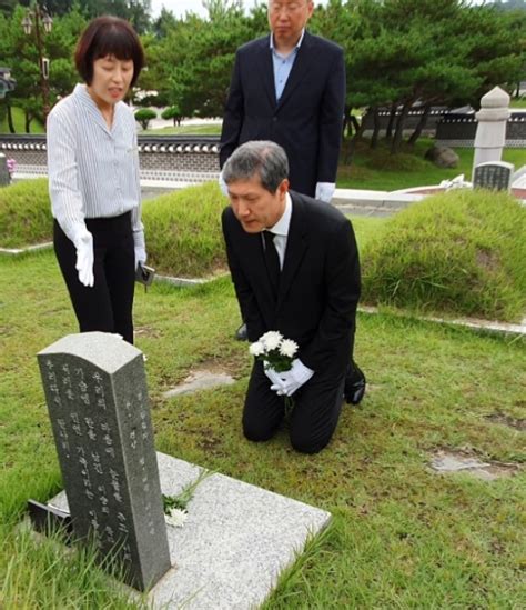 진심으로 사죄518 묘지 참배한 노태우 전 대통령 장남