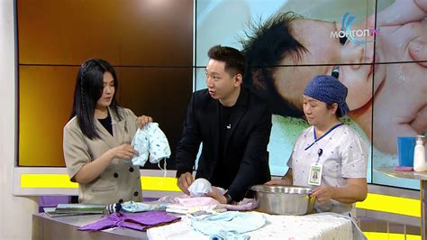 Өнөө өглөө нэвтрүүлгийн хэсгээс Нярай хүүхдийг хэрхэн усанд оруулах талаар нярайн тасгийн