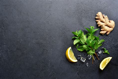 차 레모네이드 또는 칵테일을 만들기위한 재료 신선한 민트 생강 레몬 복사 공간이 있는 평면도 각얼음에 대한 스톡 사진 및 기타 이미지 Istock