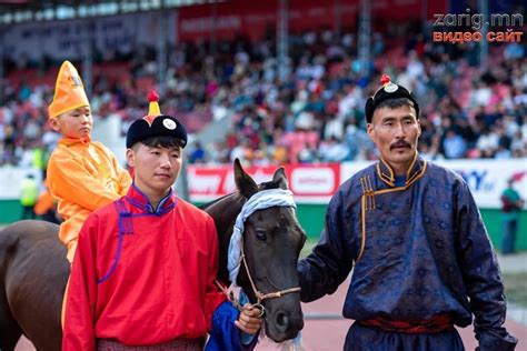 Уяач Э Улаанхүү