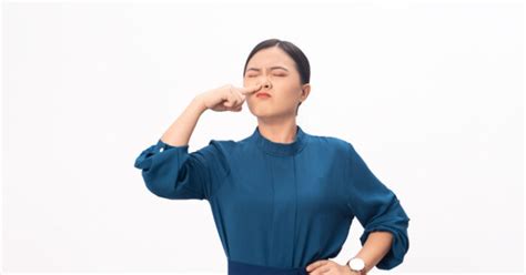 성가시네 콧 속 여드름 왜코 후비다가 생긴다