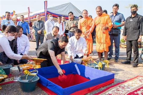 លោក បណ្ឌិត ហ៊ុន ម៉ាណែត