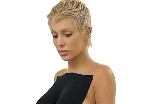 Photos Of Kanye Wests Wife Bianca Censori Walking Naked Down The