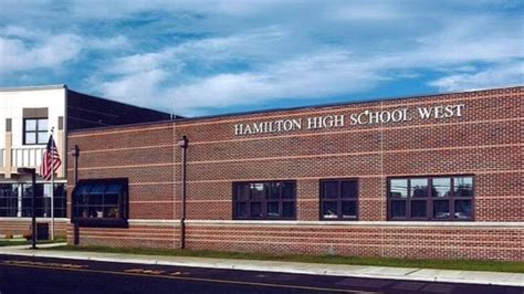 Ibu Guru Selingkuh Dengan Siswa Kepergok Tanpa Busana Di Dalam Mobil Kali Tanpa Pengaman