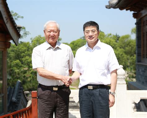 郑必坚会长会见光明日报社总编辑张政 国家创新与发展战略研究会