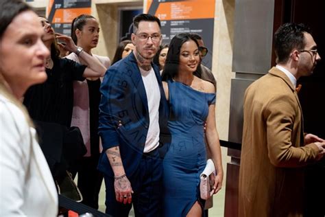 Певецът Павел показа бременната си приятелка