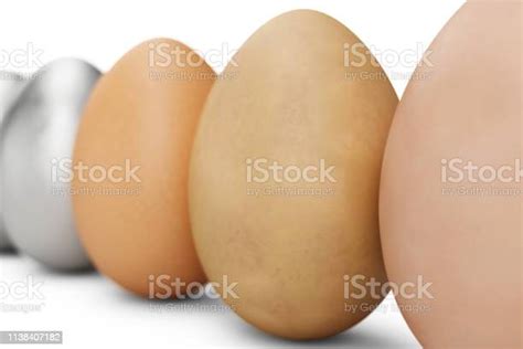 다채로운 계란의 행입니다 계란의 배경입니다 개념 행복 한 부활절입니다 휴일의 상징으로 계란 건강 한 음식 3d 그림에 대 한 배경 0명에 대한 스톡 사진 및 기타 이미지