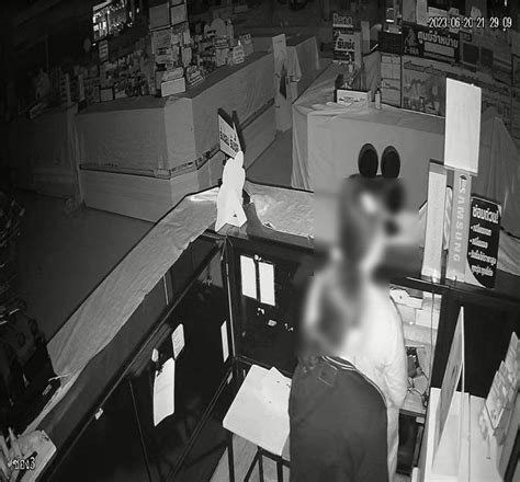 รวบ 2 นักเรียนหญิง ม ต้น วีรกรรมแสบซ่อนตัวจนห้างปิด ก่อนงัดตู้ขโมยโทรศัพท์