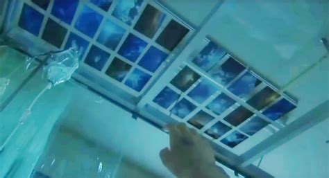 在世界中心呼喊愛情 就像朔太郎幫亞紀拍攝許多天空的照片 替亞紀實現了想看天空的願望 在一個看不見窗外的空間裡 活過的朝朝暮暮，行過的日日夜夜