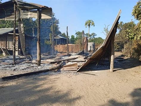 ကောလင်းတွင် စစ်တပ်က ကျေးရွာ ၂ ရွာကို မီးရှို့ဖျက်ဆီးမှု နေအိမ် ၆၉ လုံးပြာကျ၊ ကျေးရွာ ၂၃ ခုမှ ပြည