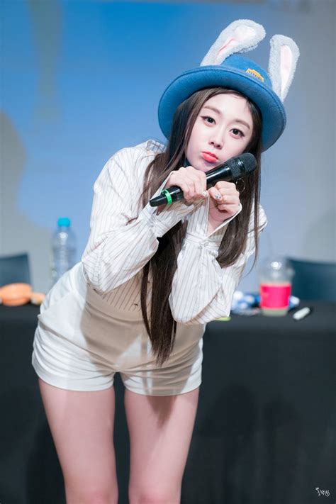 Stellar에 있는 Sophie Chi님의 핀 소녀 패션 연예인