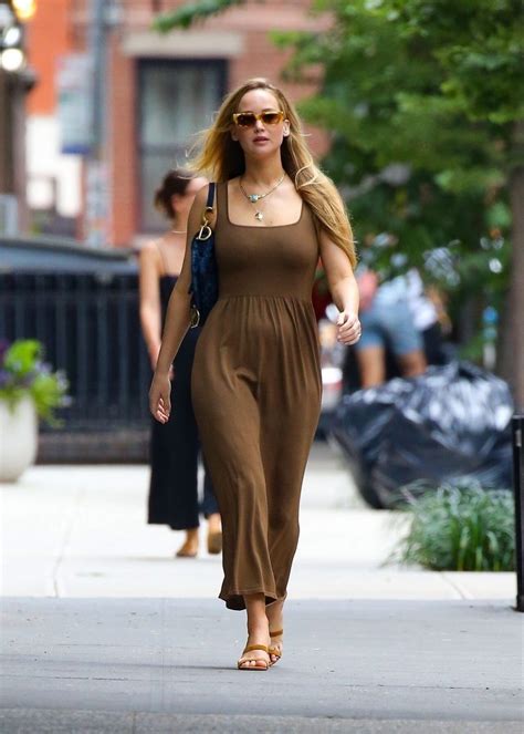 Jennifer Lawrence Braless After Pregnancy 12 Photos The Fappening