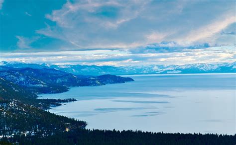 스키 리조트에서 바라보는 아름다운 레이크 타호 자연 그대로의 호수 전망 0명에 대한 스톡 사진 및 기타 이미지 0명 경관