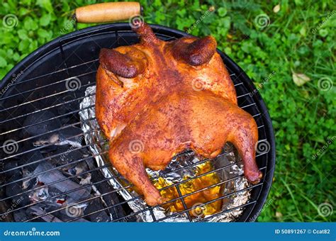 Poulet Entier Sur Le Bbq Image Stock Image Du Table 50891267