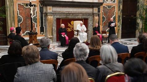 Папата женското състрадание е необходимо повече от всякога в нашето изпепелено от война време