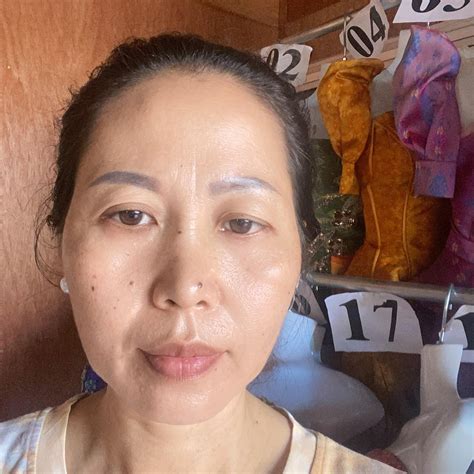 ចែង៉ែត លក់ឈុតប្រពៃណី