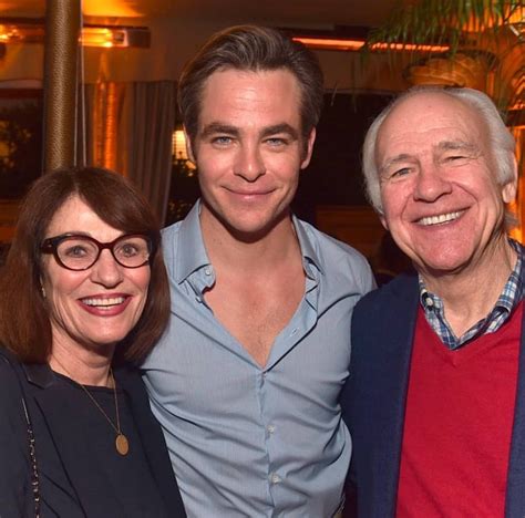 Chris Pine S Dad All About His Relationship With Chips Actor Robert