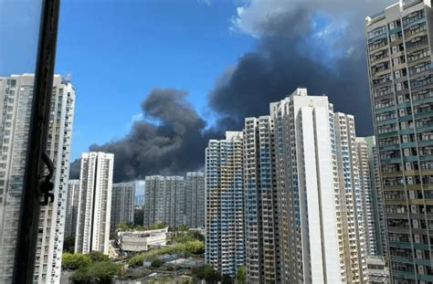 香港发生火灾浓烟弥漫，深圳市民隔海关注 原因
