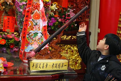 【宜蘭五結】四結福德宮～12樓高的土地公大神像 佑佑皮皮 In Udn 網誌 Udn部落格