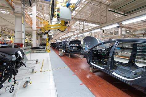 자동화 된 자동차 조립 라인 자동차 문 조립 자동차 산업 공장 차체 라인 사진 Unsplash의 공장 이미지