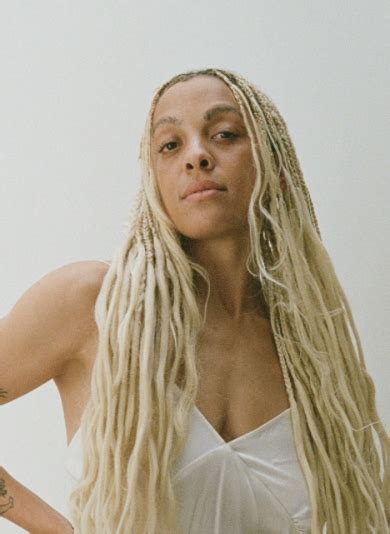 Micaela › Legends Café