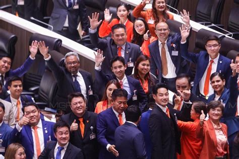 เรื่องใหญ่ “ก้าวไกล” ถกยาวปมส่งไม้ต่อเพื่อไทย หากได้ข้อสรุปจะแถลงพรุ่งนี้