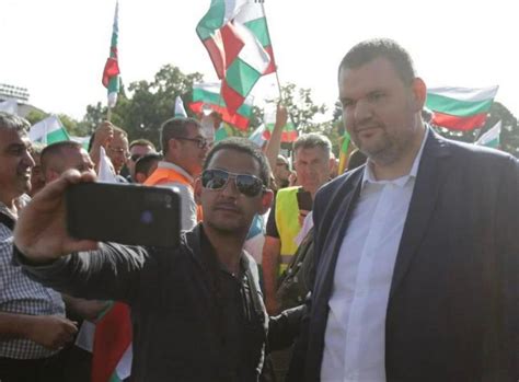 Пеевски Вотът на недоверие е първата крачка в битката с олигарсите R Bulgaria