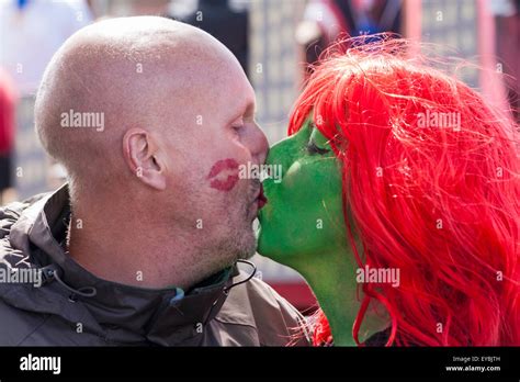 Batman Poison Ivy Kiss Comics