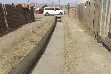 Үерийн даланд хог хаяхгүй байхыг уриалж байна