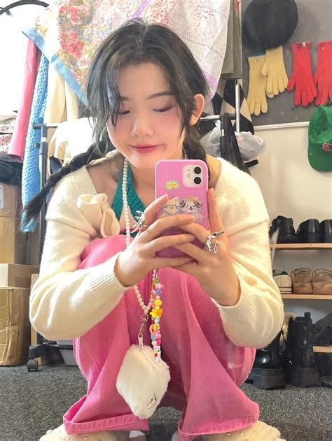 Pin De Ayi Em Mirror Selfie