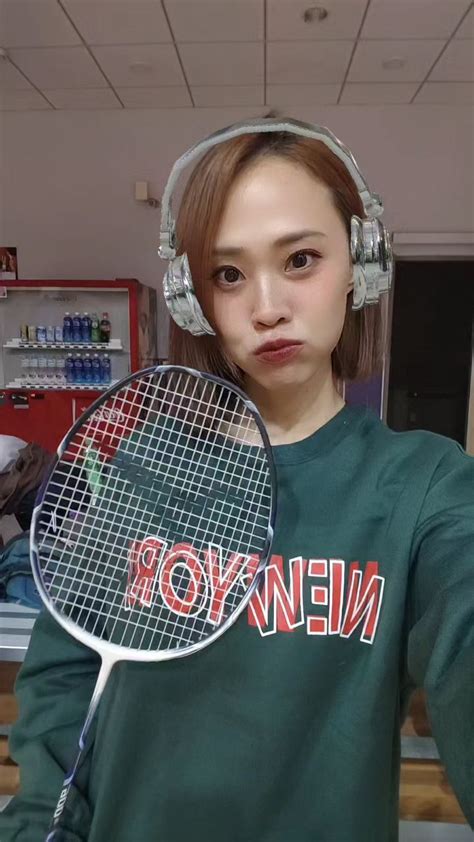 誰要一起打🏸歡樂羽球 南屯運動中心，150 12 17（二）14 16點 12 19（四）14 16點 留言或私訊ig報名喔😚😚