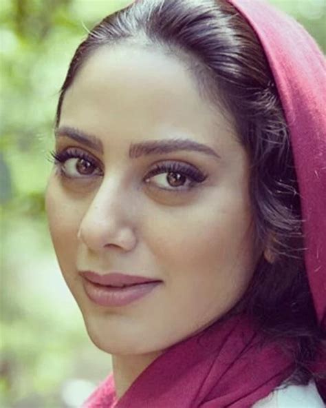 تصاویر بیوگرافی و عکس های شخصی مونا فرجاد