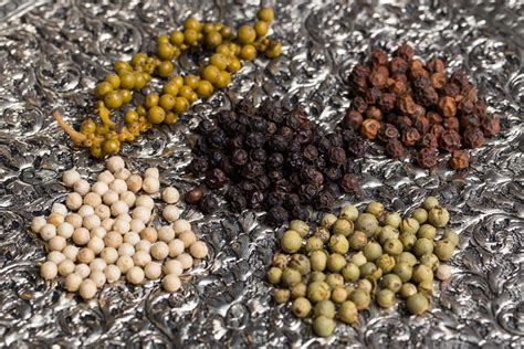 Как растет черный перец горошком. Фото в природе, домашних условиях