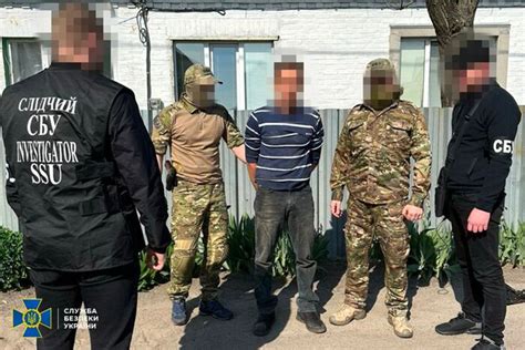 СБУ зловила колаборанта на Київщині який на власному подвірї ремонтував рашистам техніку ВІДЕО