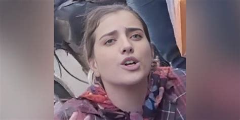 رویا ذاکری، مشهور به دختر تبریز به اداره اطلاعات منتقل شد