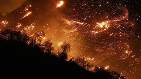 El Incendio Forestal Que Arrasa Con California Suma Unos 200000
