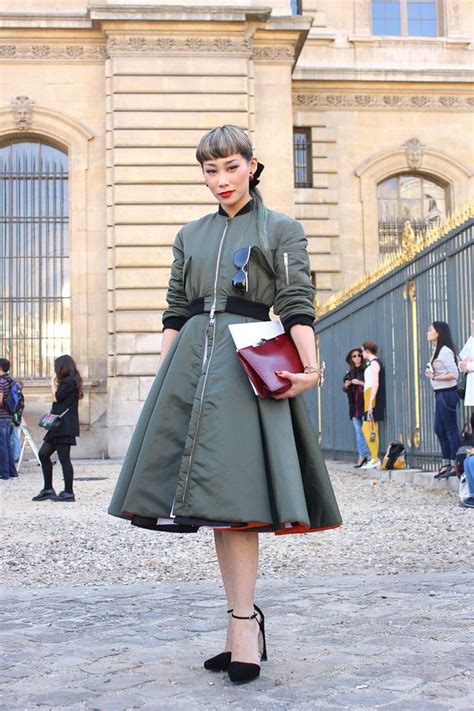 ストリートスナップパリ Mademoiselle Yuliaさん 東京のストリートスタイル ストリートスタイル 女性の服装