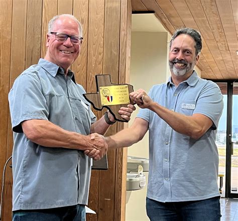 Chris Siggins Gets First Flight Plaque Eaa Chapter 168