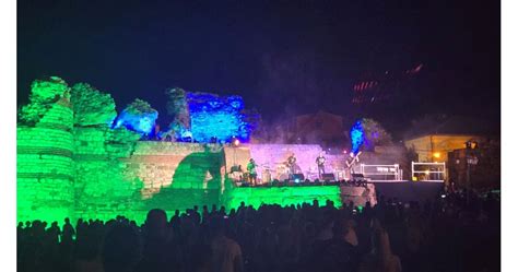 Звезди от българската сцена пяха в подкрепа на „Не сте сами в Несебър Снимки видео