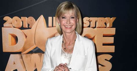 Olivia Newton John Once Wore Cleopatra Wig To Evade The Paparazzi Nephew Reveals Meaww