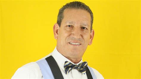 Hernán Gómez Pegando Con La Cantina Bookingrevista